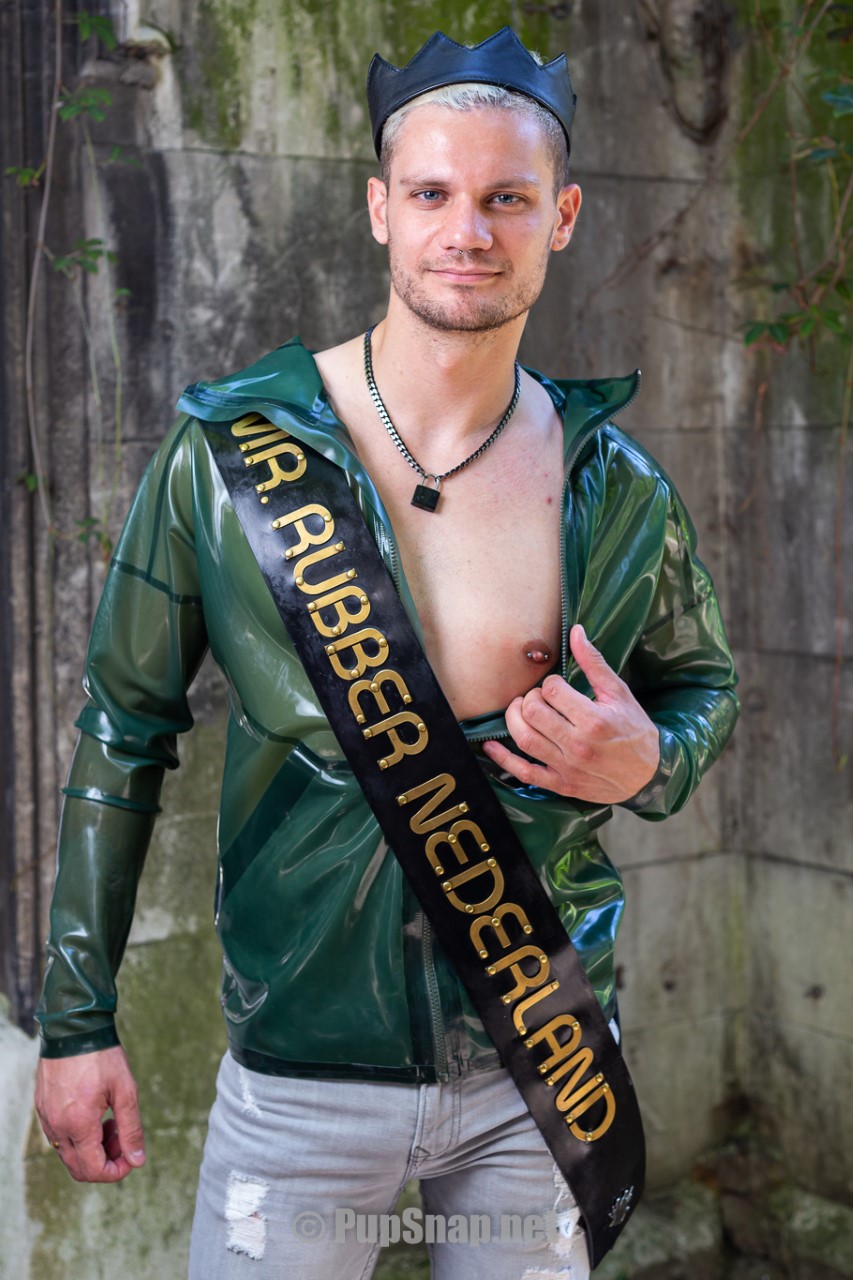 Belonging & The Scene – Mister B Wings